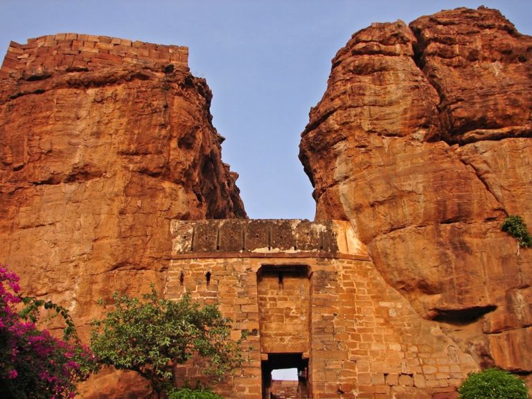The Cave Temples of Badami and the mighty Chalukyas - Beyonder
