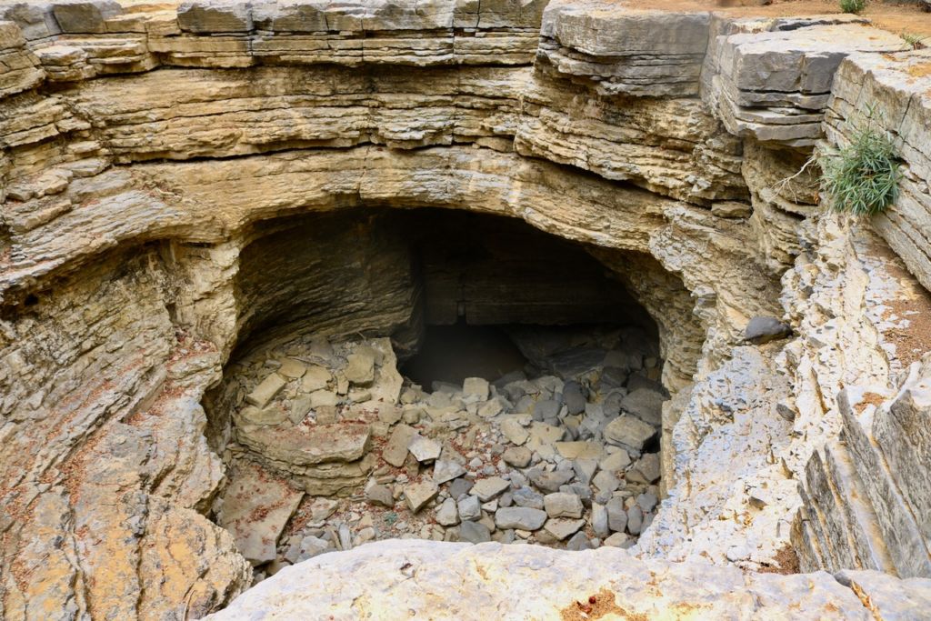 Ankarana National Park, Madagascar – Hiking trails, caves, underground ...